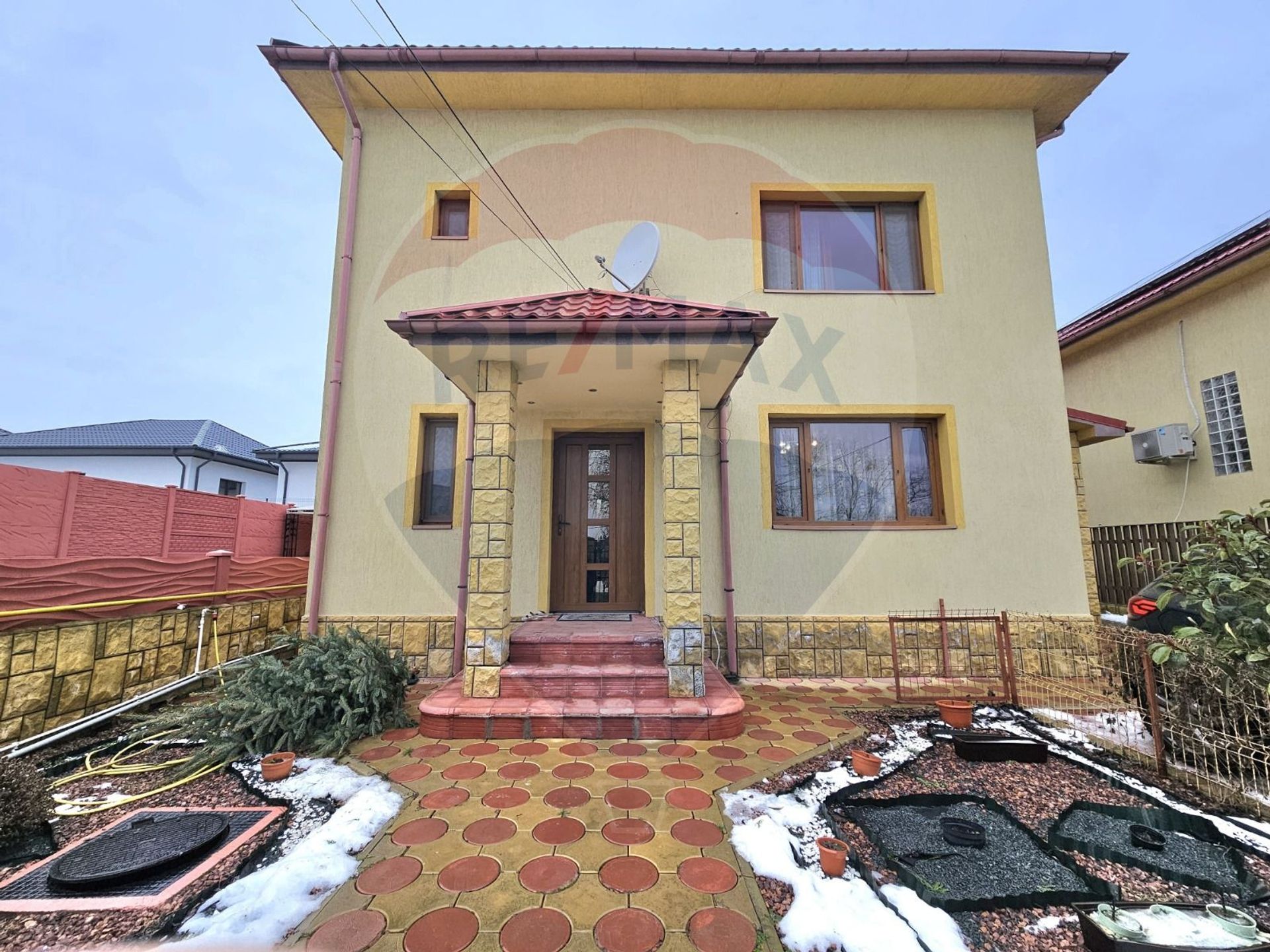 Casa/vila 7 camere vanzare Constanta, Lumina RMX179779 | RE/MAX Romania