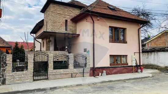 Case de vanzare in judetul Sibiu. RE/MAX