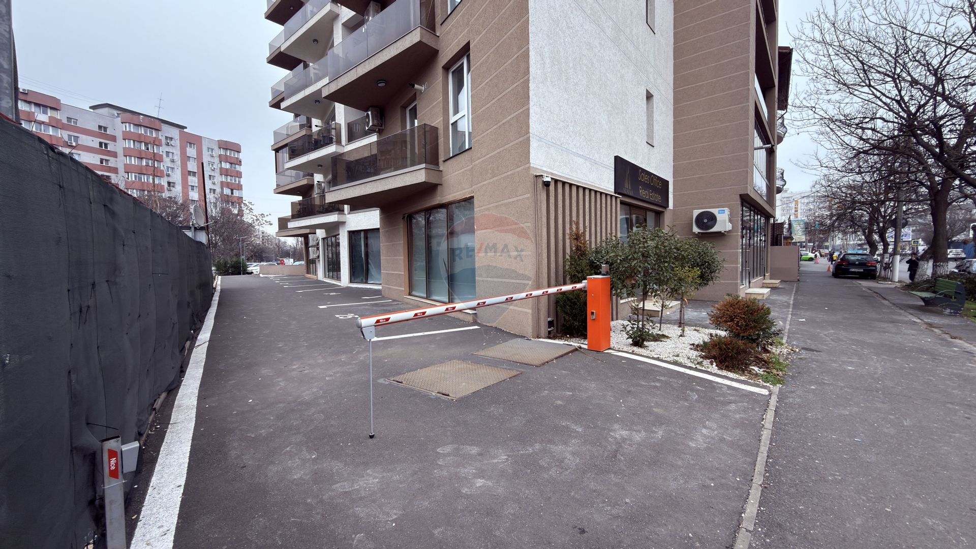 Commercial space rent in Apartments building Bucuresti, 13 Septembrie ...