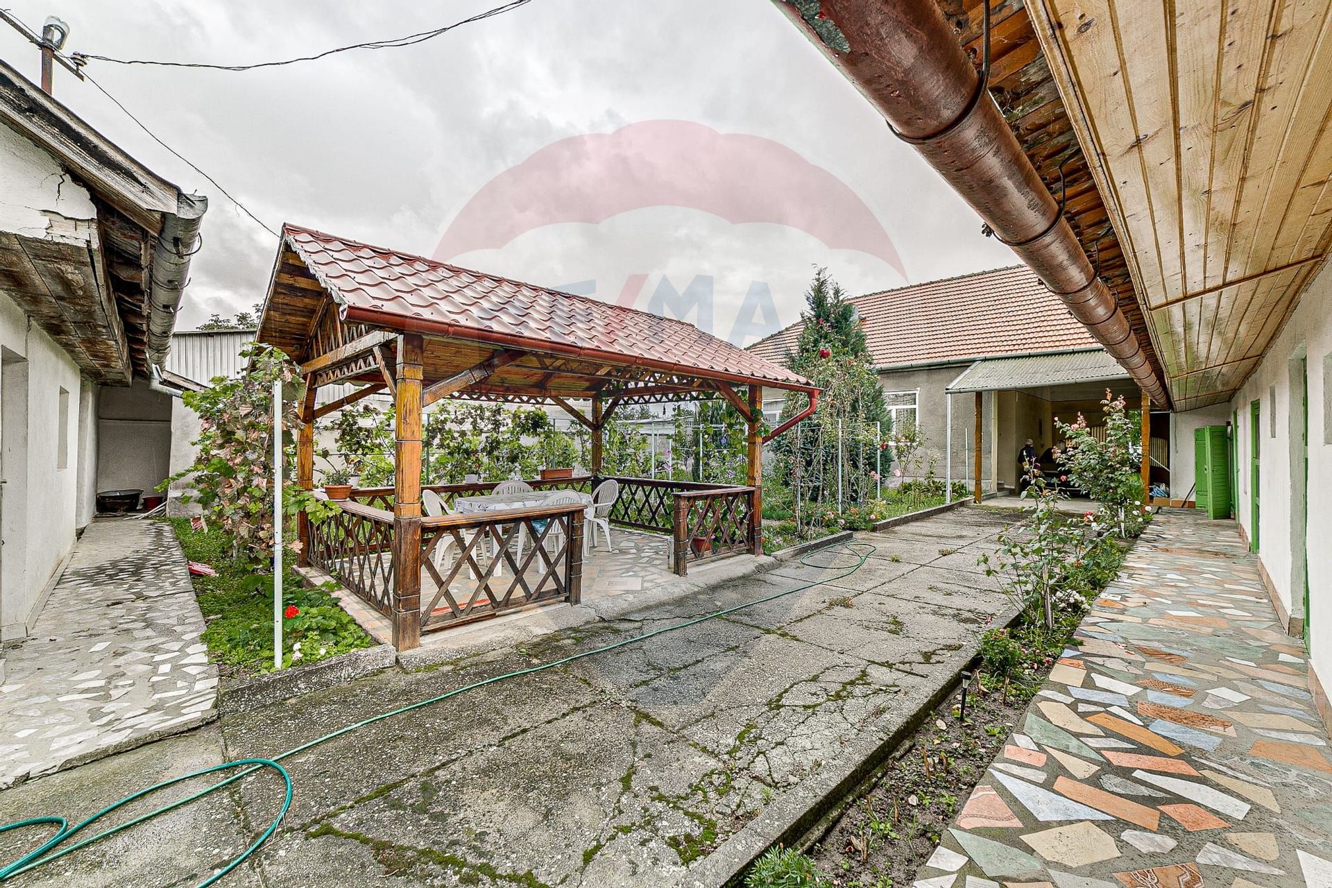 Casa/vila 4 camere vanzare Arad, Semlac RMX100778 | RE/MAX Romania